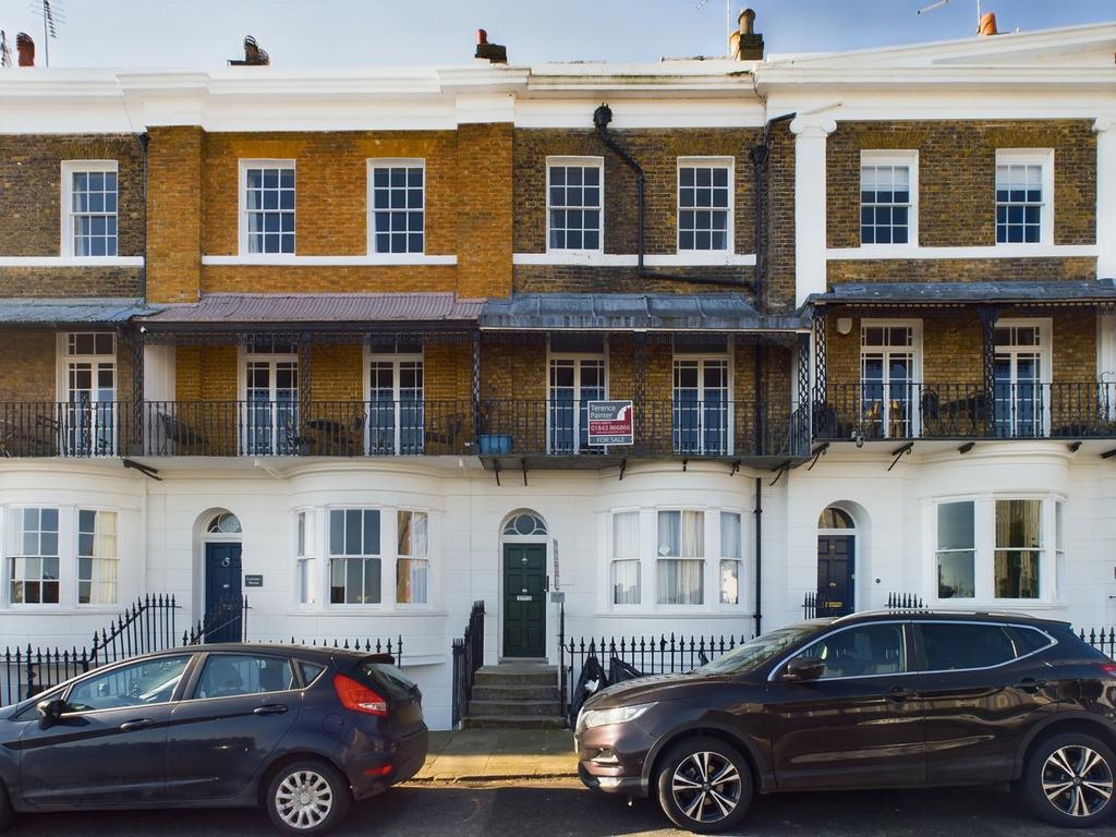 18 Royal Road, Ramsgate, CT11 1 bed flat for sale - £139,500