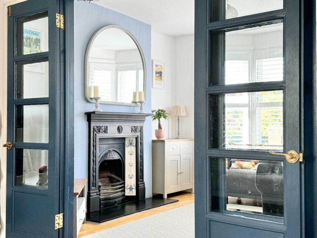 Wingrave Road, Tring HP23 3 bed semi-detached house for sale - £550,000