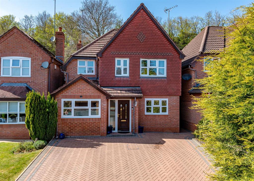 35 Hellier Drive, Wombourne... 4 bed detached house for sale - £450,000