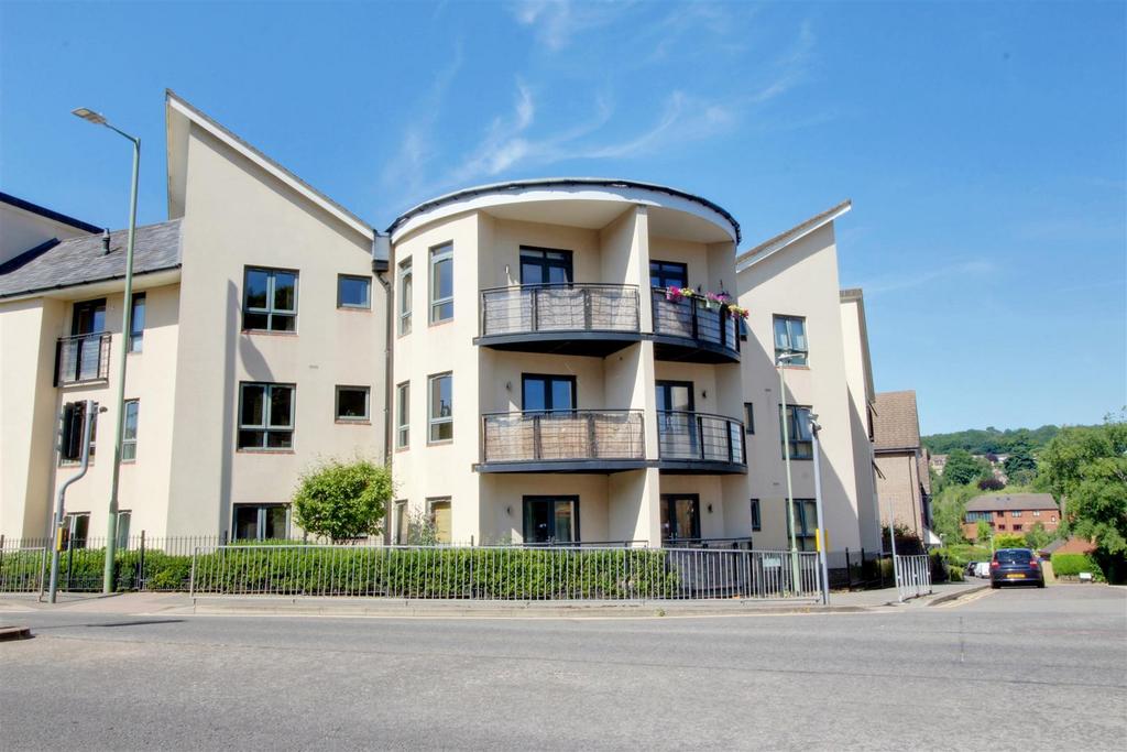Sheldon Way, Berkhamsted 2 bed apartment for sale - £375,000
