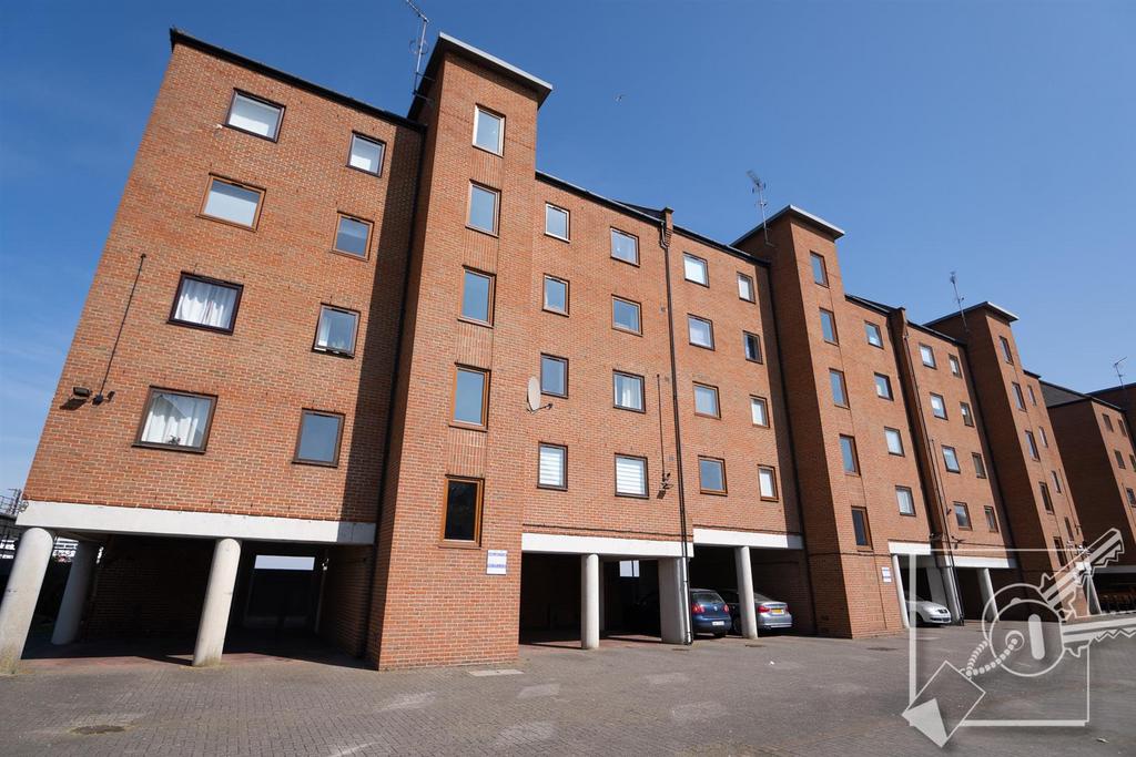 Russell Quay, West Street, Gravesend 2 bed flat for sale - £190,000
