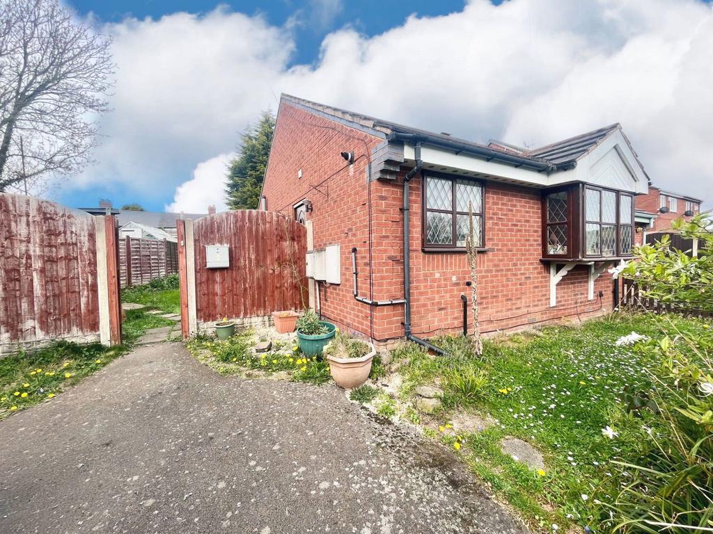 Evers Street, Brierley Hill DY5 2 bed semi-detached bungalow for sale ...