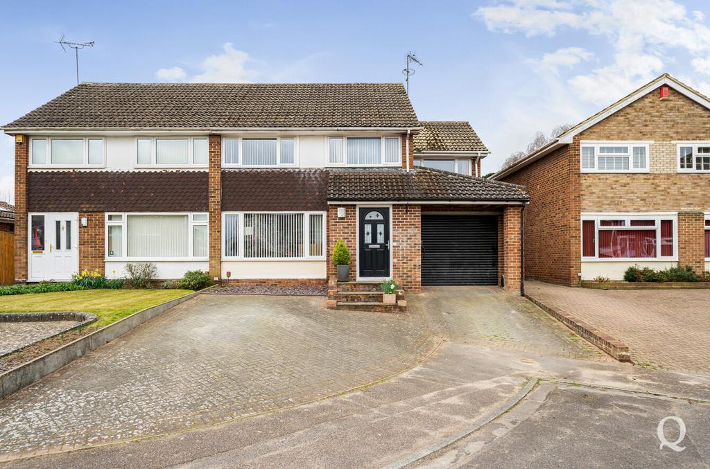 Crossways, Sittingbourne, Kent, ME10 4 bed semi-detached house - £425,000