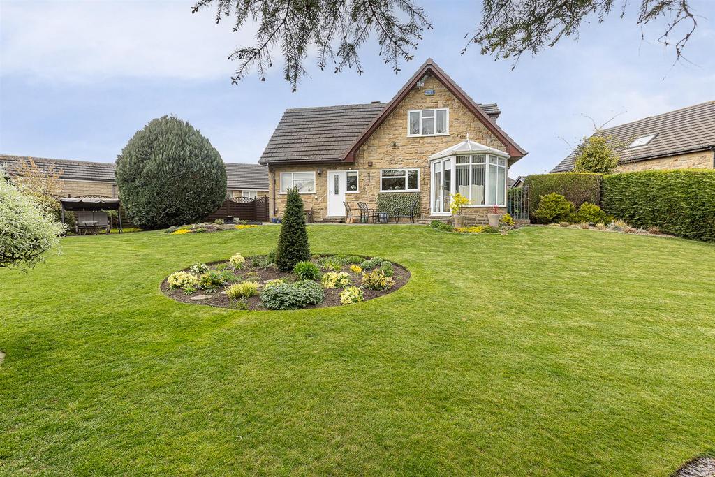 Peregrine Court, Huddersfield HD4 3 bed detached house for sale - £400,000