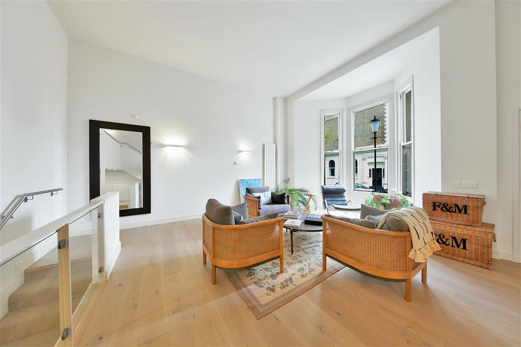 London SW5 4 bed flat - £8,750 pcm (£2,019 pw)