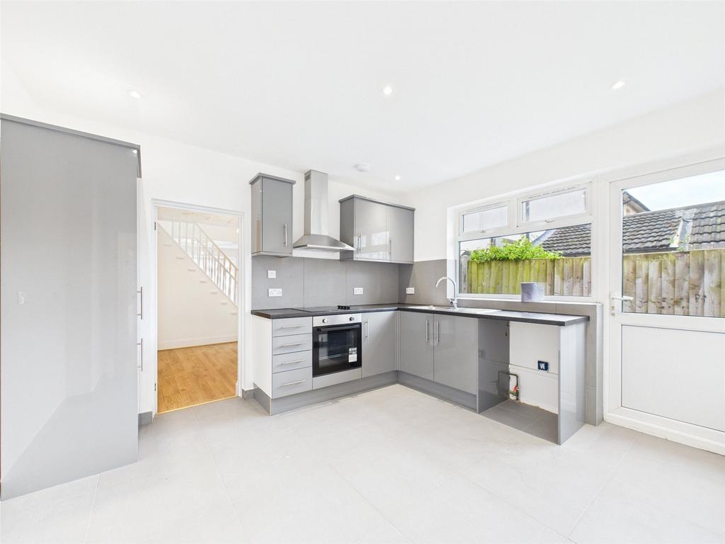 Albert Road, Romford RM1 2 bed semi-detached house - £2,000 pcm (£462 pw)