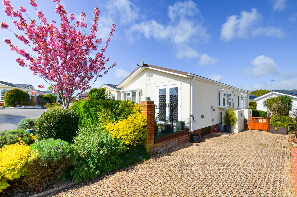 Eastbourne Heights, Oak Tree Lane... 3 bed bungalow for sale - £215,000