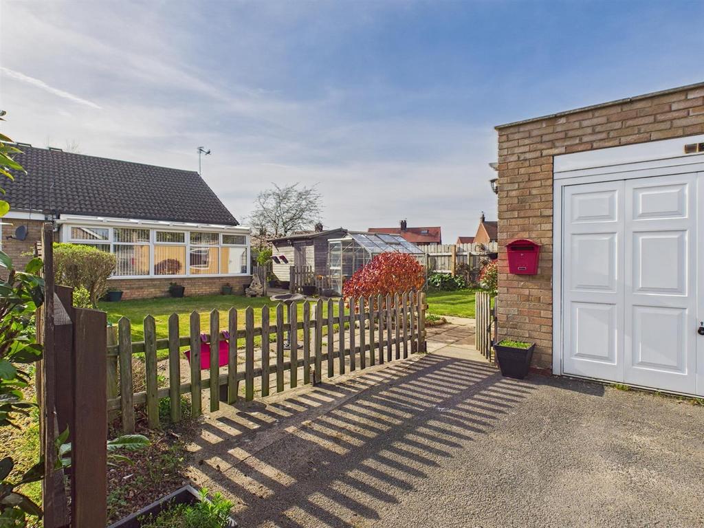 Kingston Drive, Malton YO17 2 bed semi-detached bungalow - £225,000