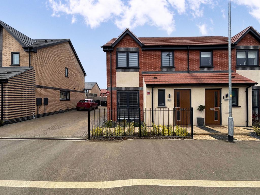 Sandringham Way, Sleaford NG34 3 bed semi-detached house - £205,000
