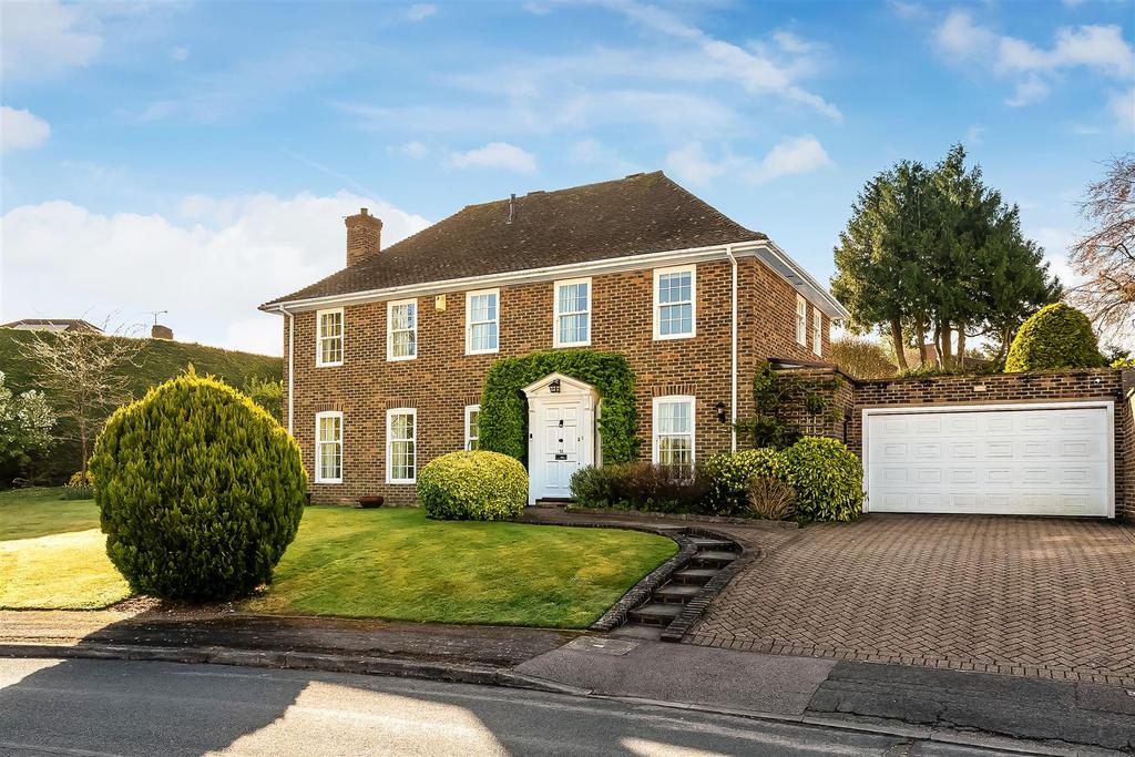BADINGHAM DRIVE, FETCHAM, KT22 4 bed detached house for sale - £995,000