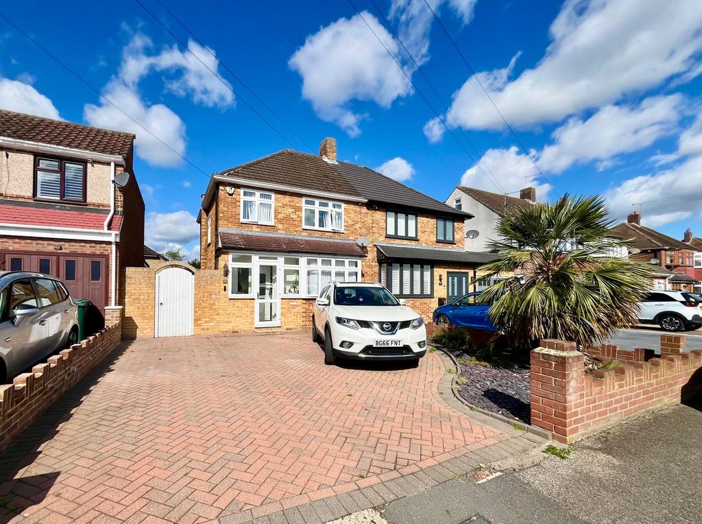 Carew Road, Ashford TW15 3 bed semi-detached house - £2,200 pcm (£508 pw)