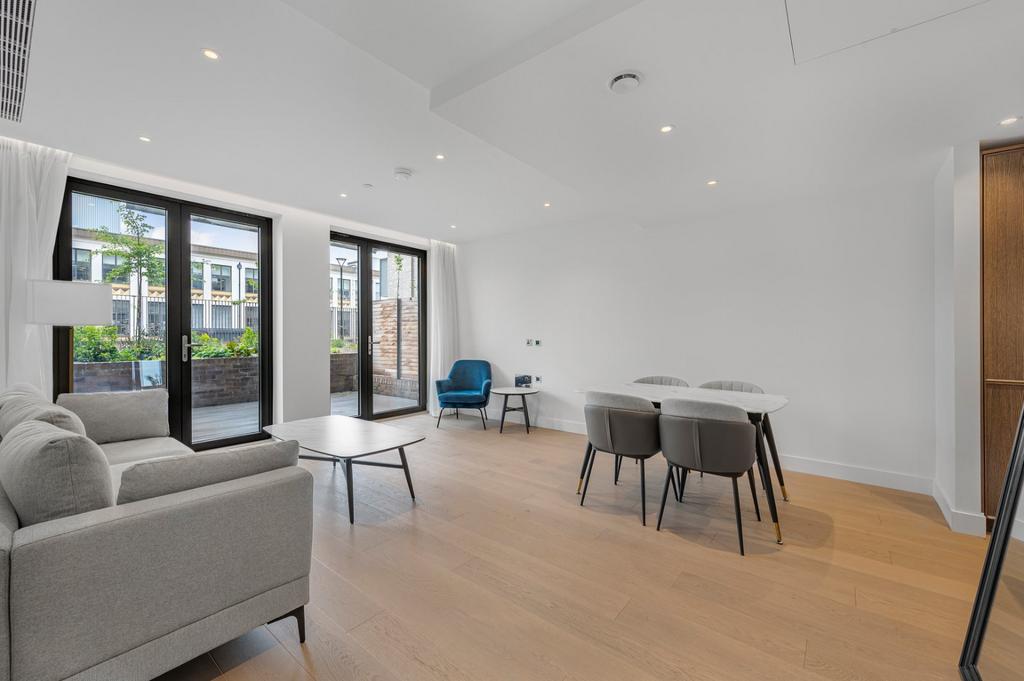 Dispatch House, 4 Paragon Square, London 1 bed flat - £3,385 pcm (£781 pw)