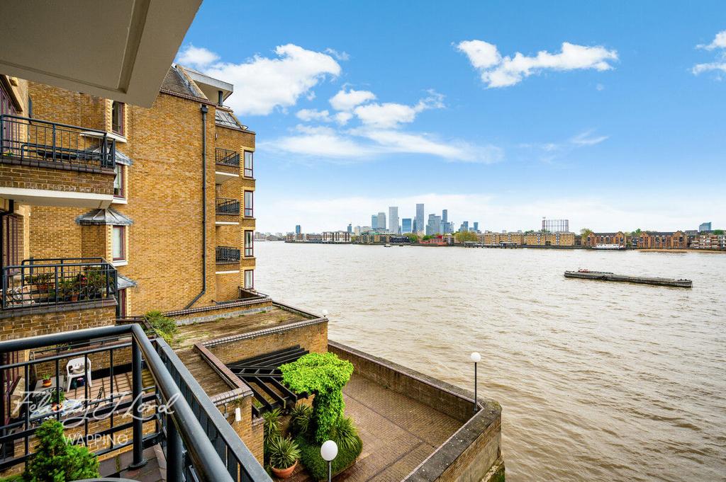 Wapping High Street, London E1W 2 bed apartment for sale - £700,000