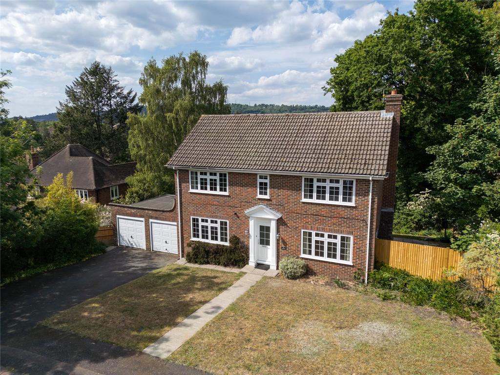Millway, Reigate, Surrey, RH2 4 bed detached house for sale - £1,000,000