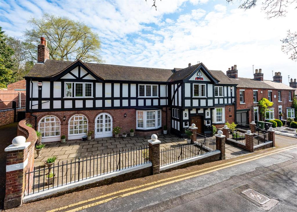 5F The Mitre, Lower Green, Tettenhall 3 bed apartment to rent - £2,450 ...