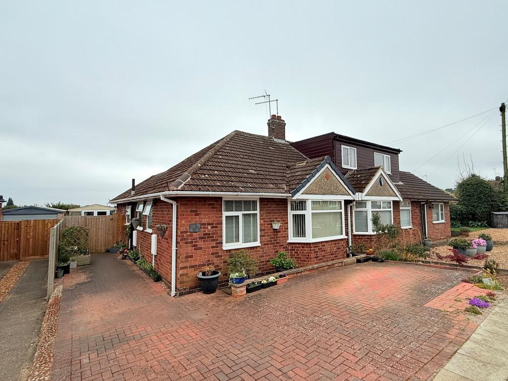 Dane Ridge, Duston, NN5 6HQ 2 bed bungalow - £300,000