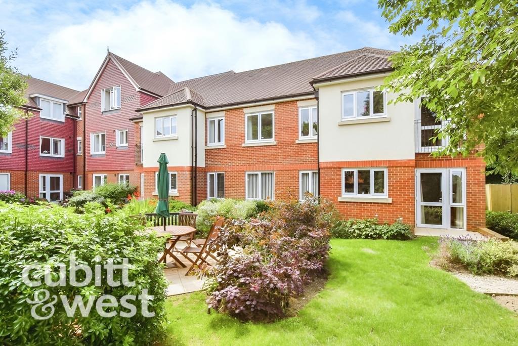 Apsley Lodge London Road PO7 2 bed apartment - £1,200 pcm (£277 pw)