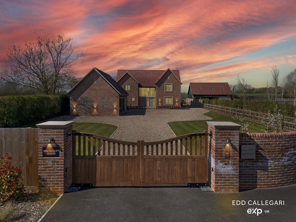 Bacton Rd, Stowmarket IP14 4 bed detached house - £1,300,000