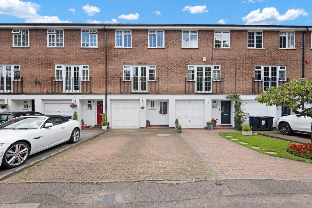 Colonels Walk The Ridgeway, Enfield, EN2 4 bed terraced house to rent ...