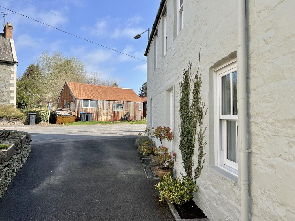 20 Main Street, Twynholm 3 bed detached house for sale - £175,000