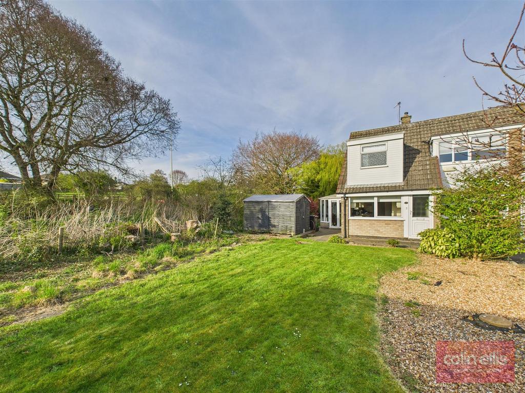 Roxby Gardens, Scarborough 3 bed semi-detached house - £250,000