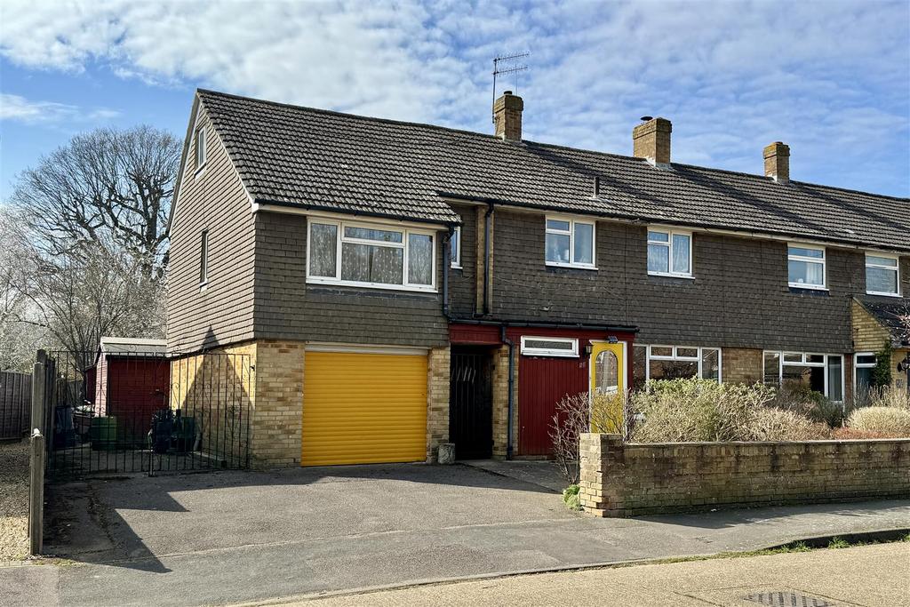 Farncombe 5 bed semi-detached house for sale - £550,000