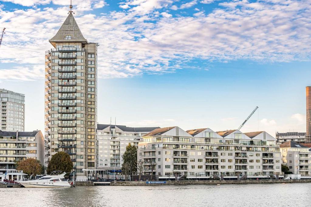 Thames Quay, London SW10 1 bed flat - £2,799 pcm (£646 pw)
