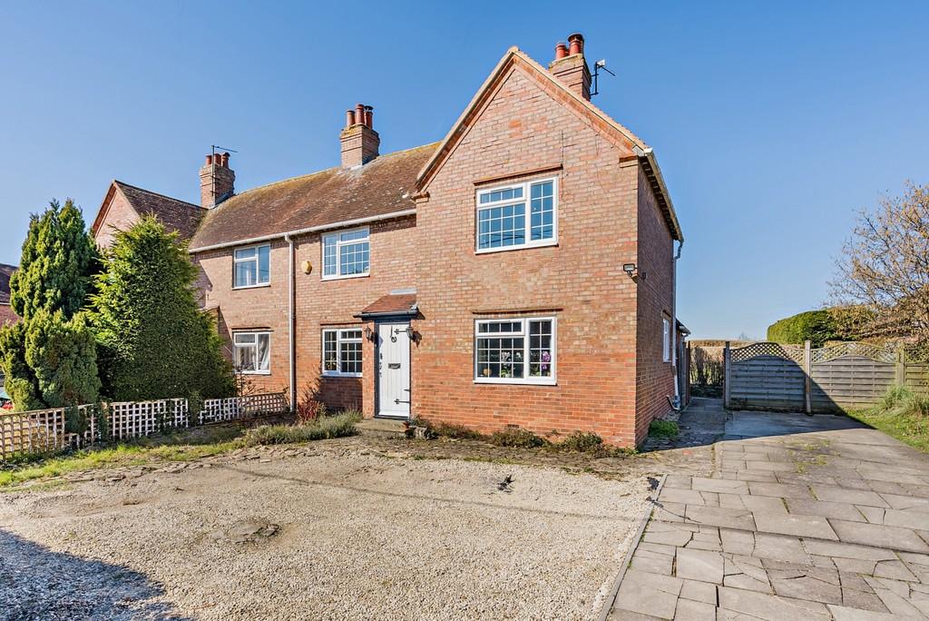 Cremar Cottages, Oxford OX44 3 bed semi-detached house - £475,000