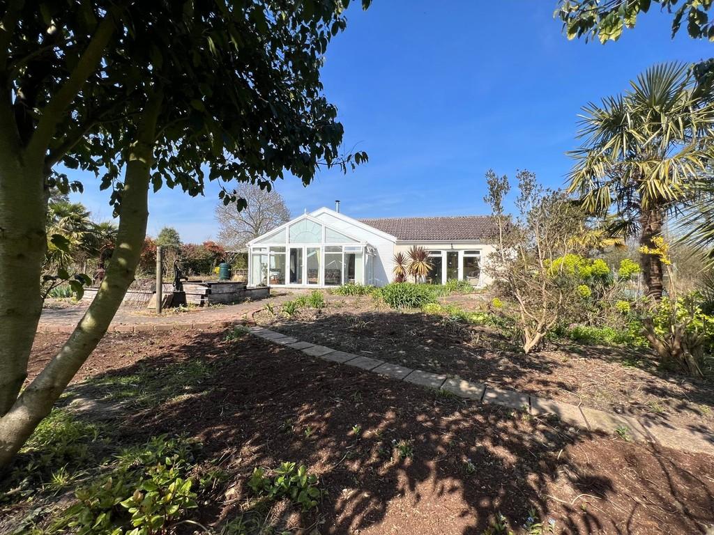 Hinton Road, Darsham 3 bed detached bungalow for sale - £495,000