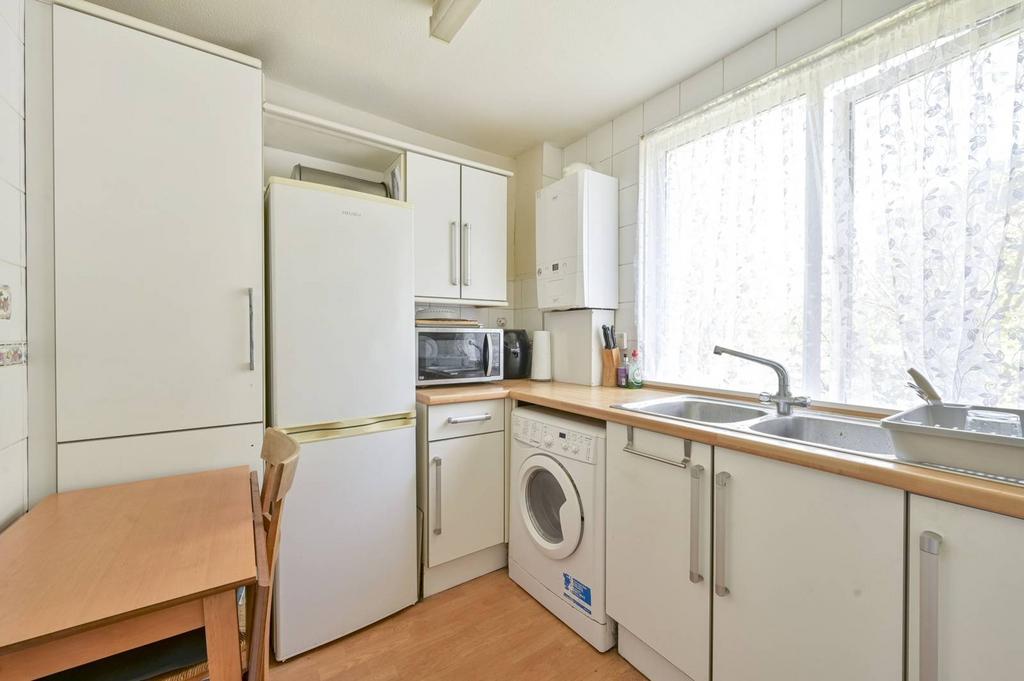 Gipsy Lane, West Putney, London, SW15 2 bed flat - £475,000
