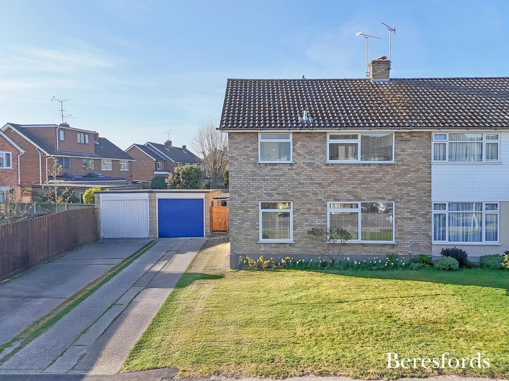 Home Mead, Writtle, CM1 3 bed semi-detached house - £495,000