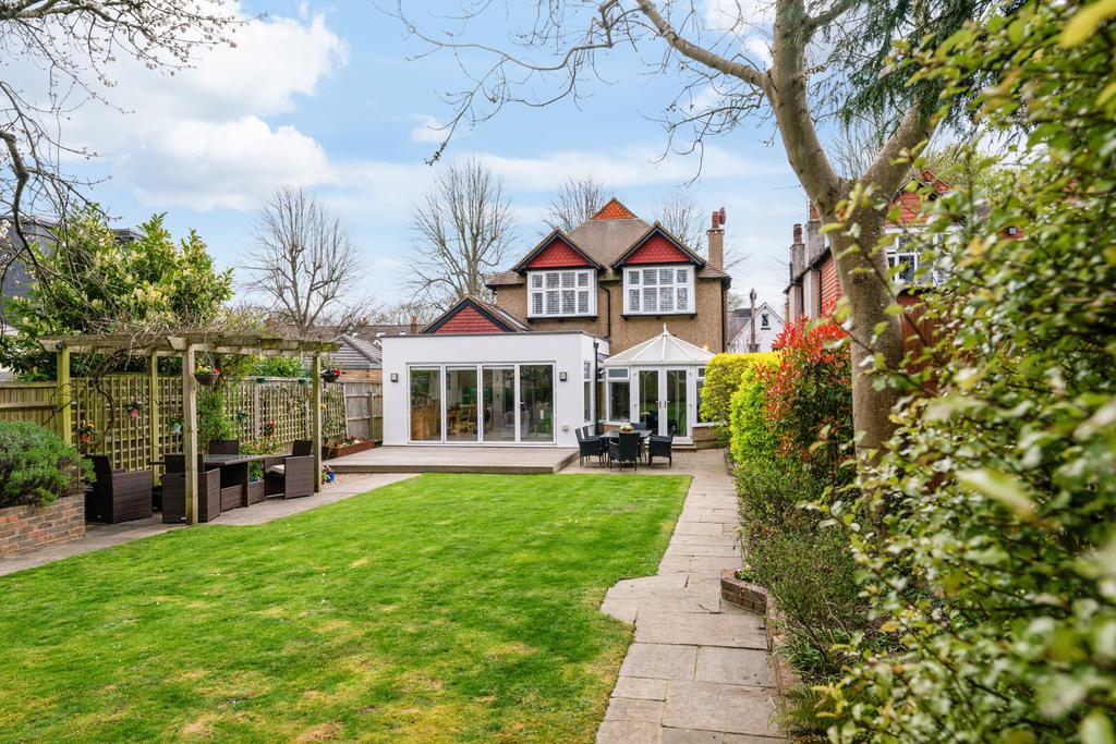 The Crescent, Sutton SM2 4 bed detached house for sale - £1,000,000