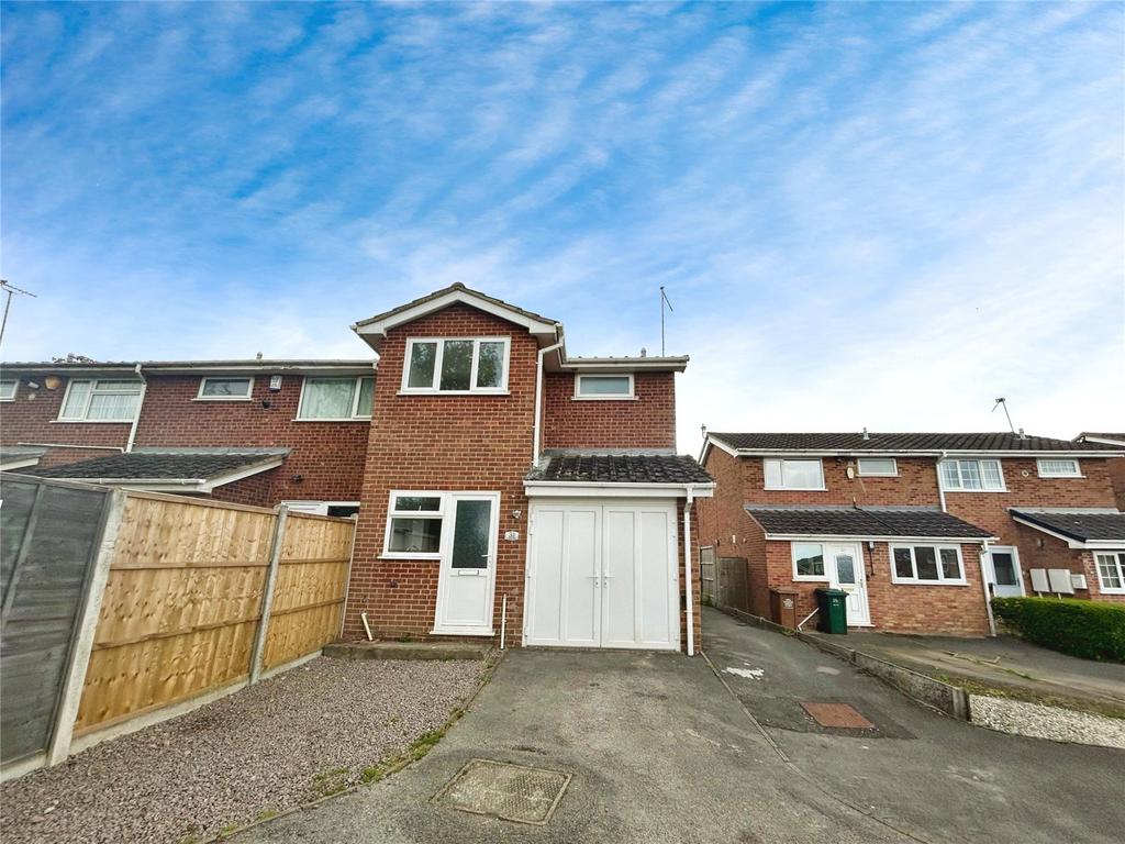 Kestrel Avenue, Swadlincote DE11 2 bed end of terrace house - £175,000