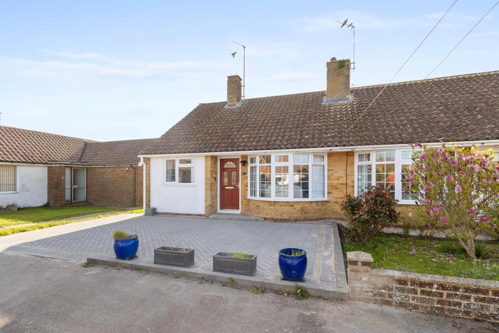 Croft Close, Polegate BN26 2 bed semi-detached bungalow for sale - £300,000