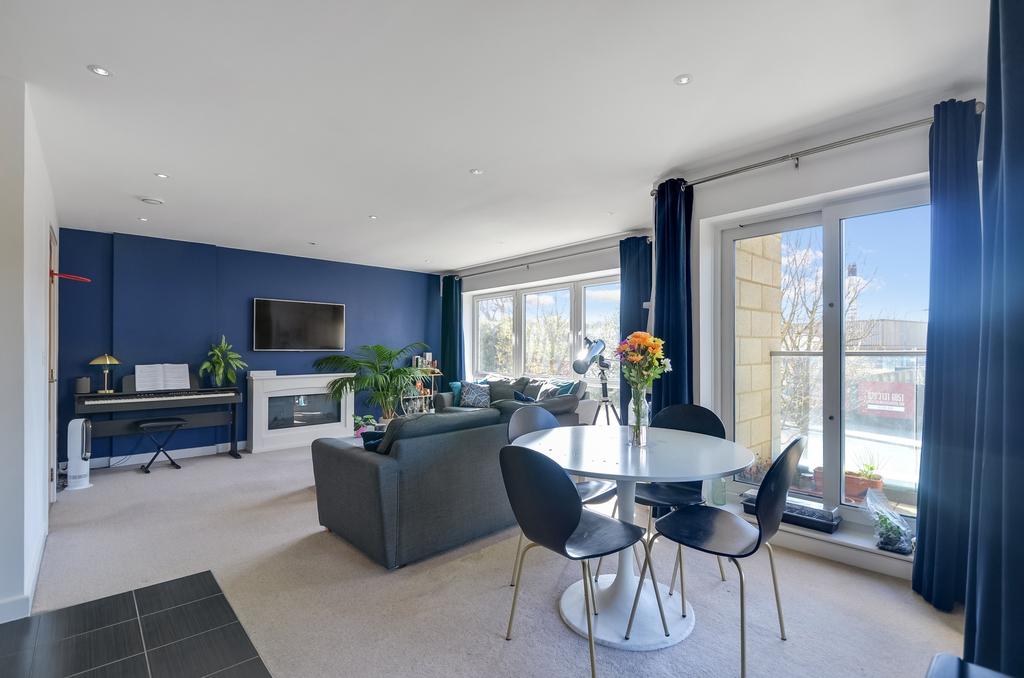 at Envoy House, 2 East Drive, London NW9 2 bed apartment for sale - £ ...