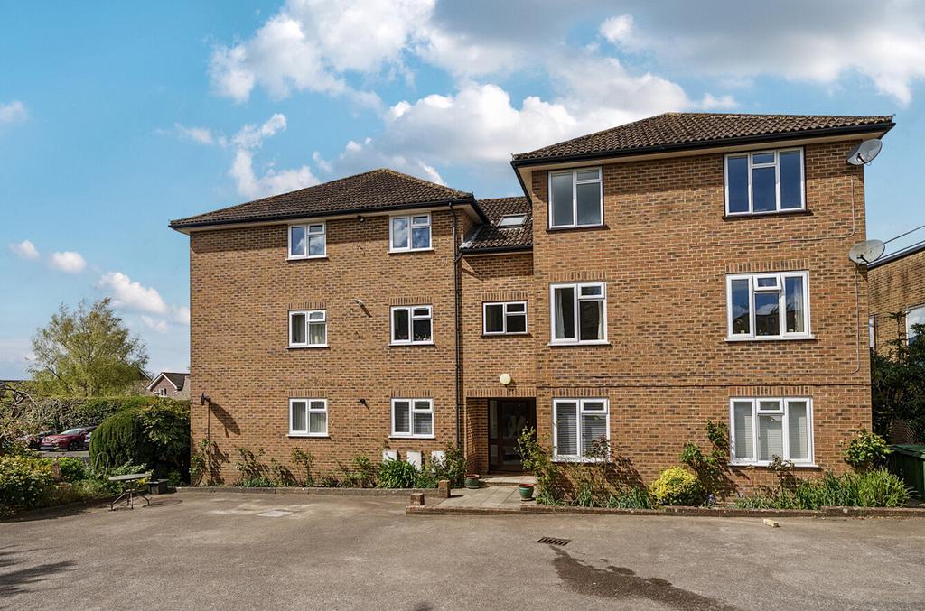 Barnhouse Close, Pulborough, RH20 2 bed flat for sale - £199,950