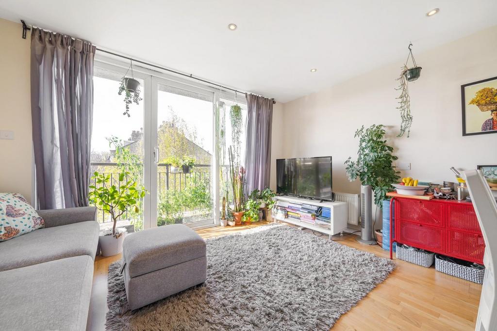 Lambert Road, SW2 2 bed flat for sale - £450,000