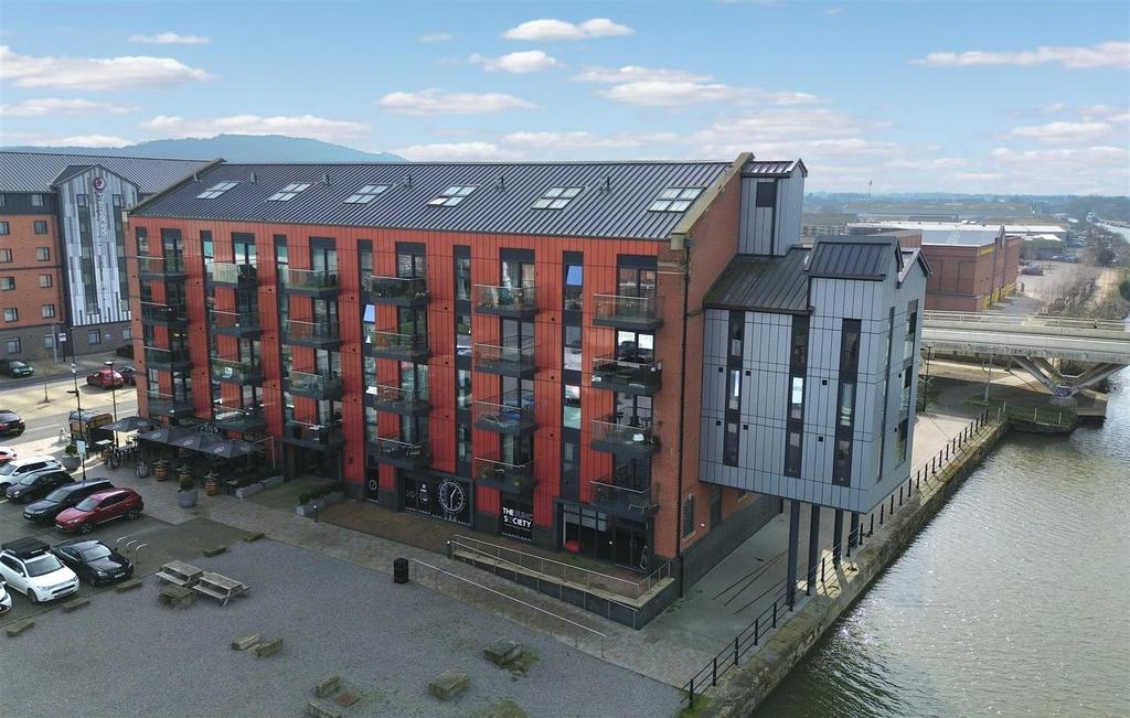 Provender, Bakers Quay, Gloucester Docks 2 bed duplex for sale - £280,000