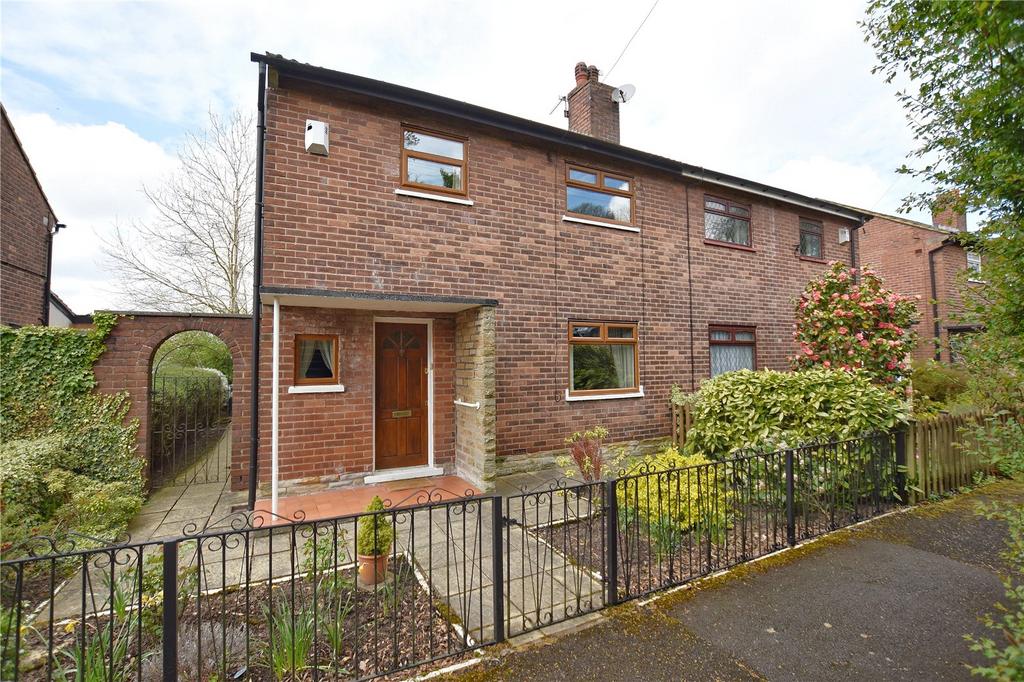 Broadbottom Road, Mottram, Hyde... 3 bed semi-detached house - £210,000