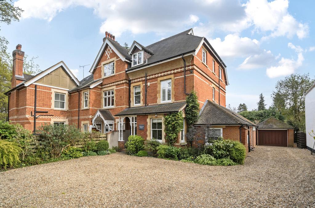 Crawley Ridge, Camberley, Surrey, GU15 6 bed house - £1,100,000