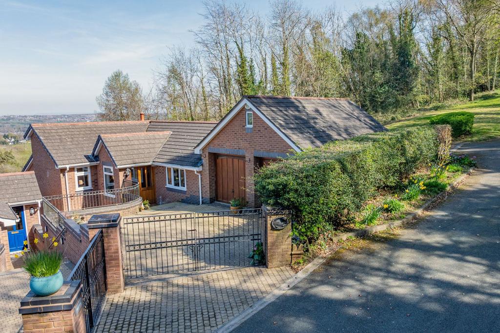 Ruthin Road, Mold CH7 4 bed detached house for sale - £450,000