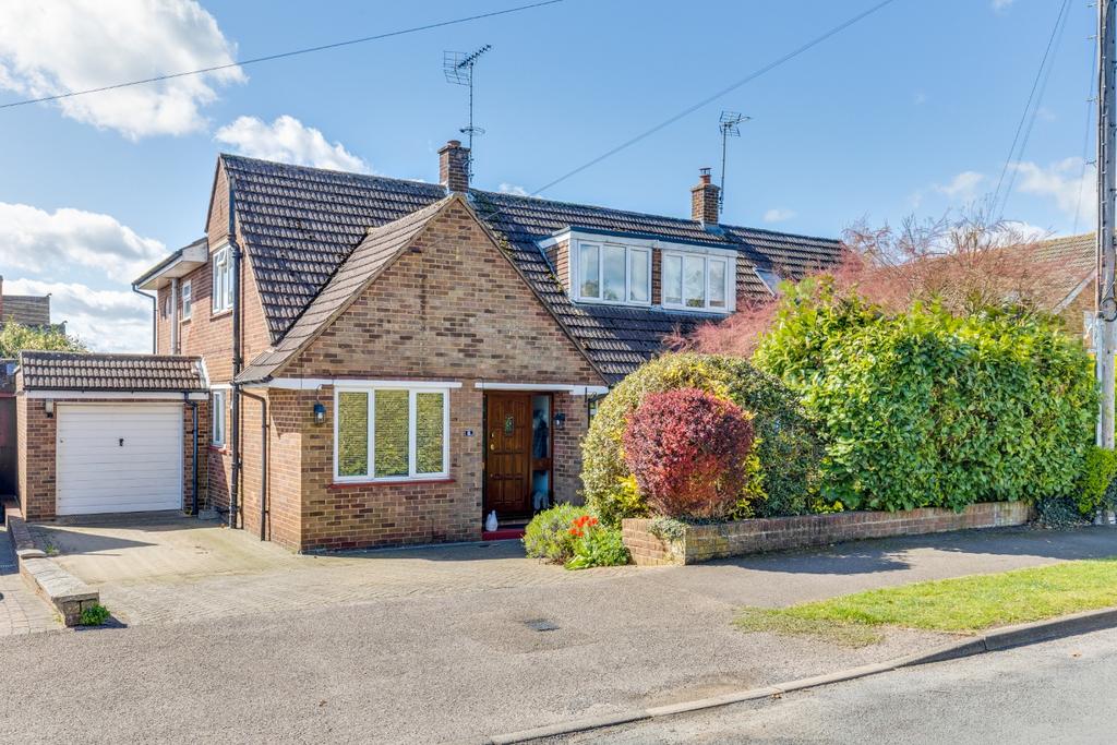 Broadmead, Hitchin, SG4 9 4 bed semi-detached house - £675,000