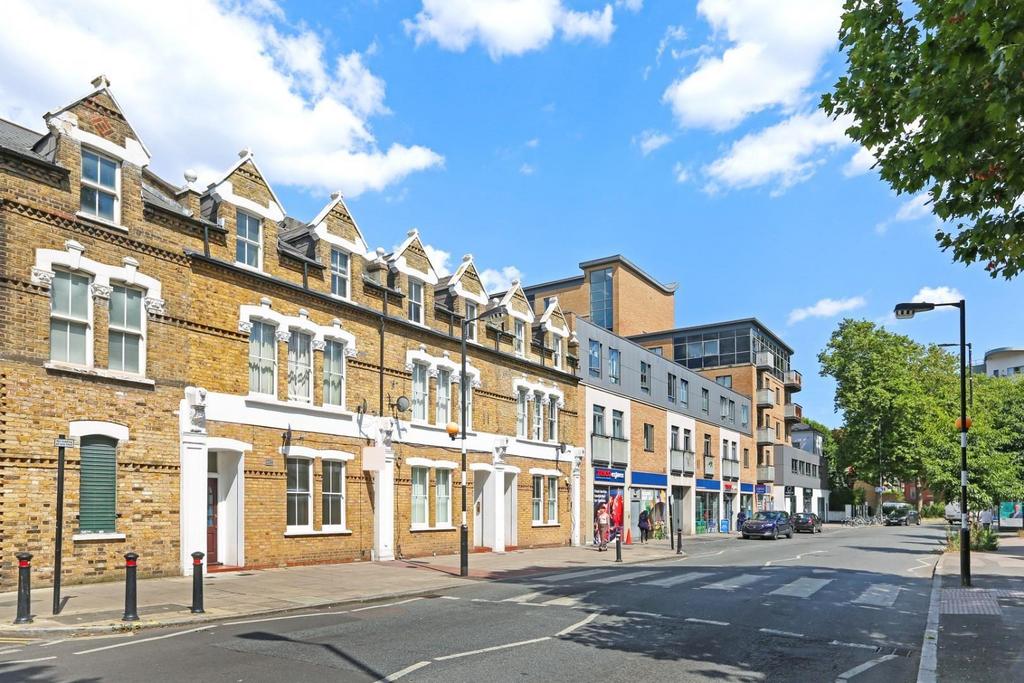 Southampton Way, London 1 bed flat for sale - £275,000