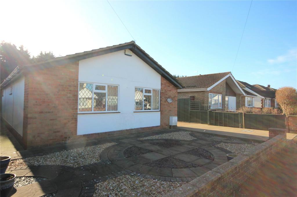 Coniston Crescent, Humberston... 2 bed bungalow to rent - £900 pcm (£208 pw)