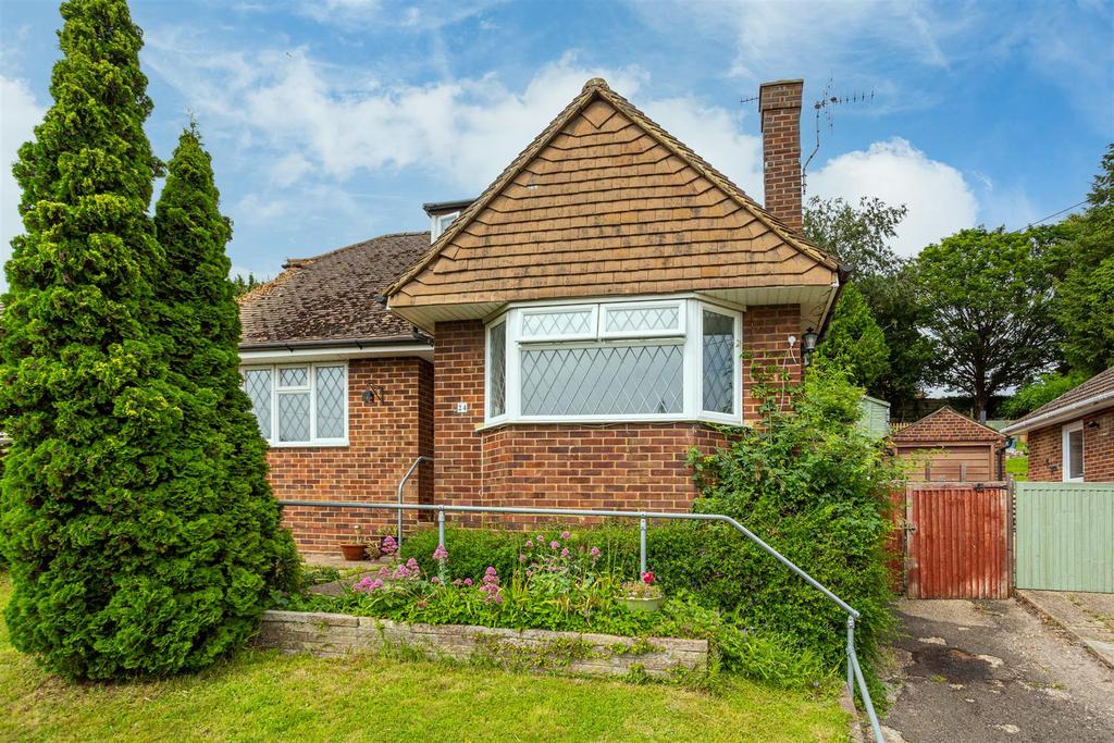 Terryfield Road, High Wycombe HP13 3 bed detached bungalow - £425,000