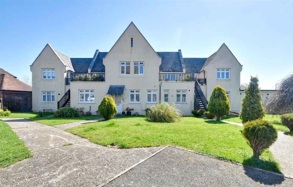 Hilltop Drive, Rye 1 bed apartment - £220,000