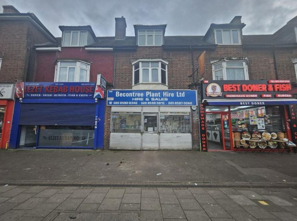 RM8 1YX, RM8 Shop to rent - £2,500 pcm (£577 pw)