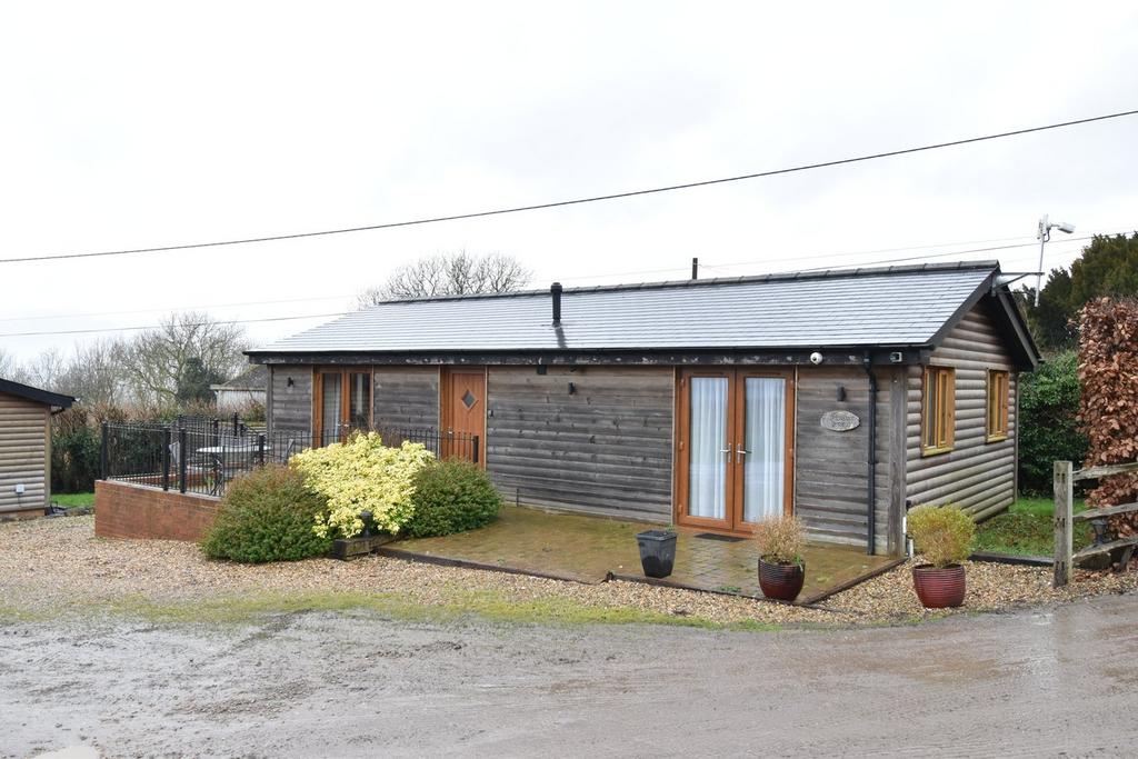 Knowle Hill, Ulcombe, Maidstone, ME17 2 bed chalet to rent - £1,695 pcm ...