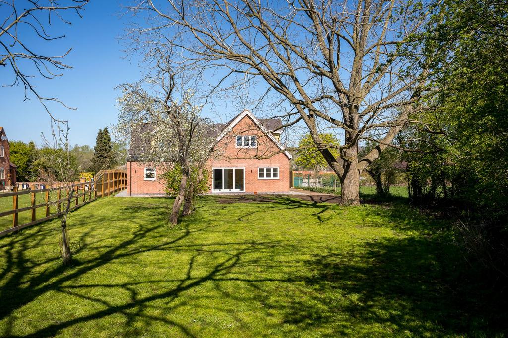 Aston-on-Carrant, Gloucestershire 3 bed detached house - £750,000
