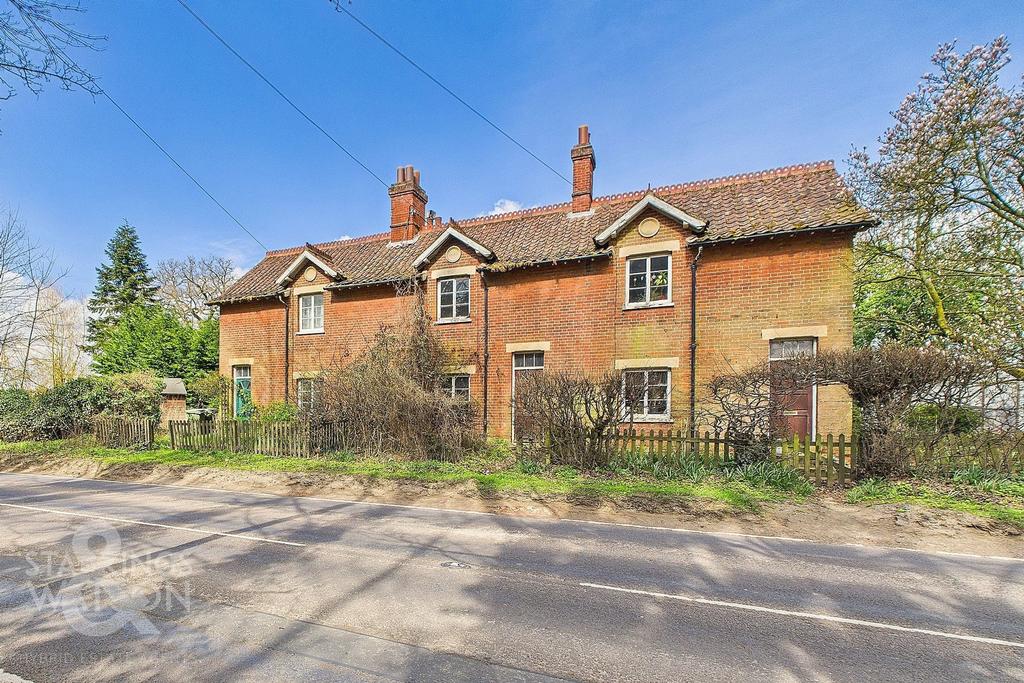 Low Road, Bressingham, Diss 3 bed terraced house for sale - £170,000